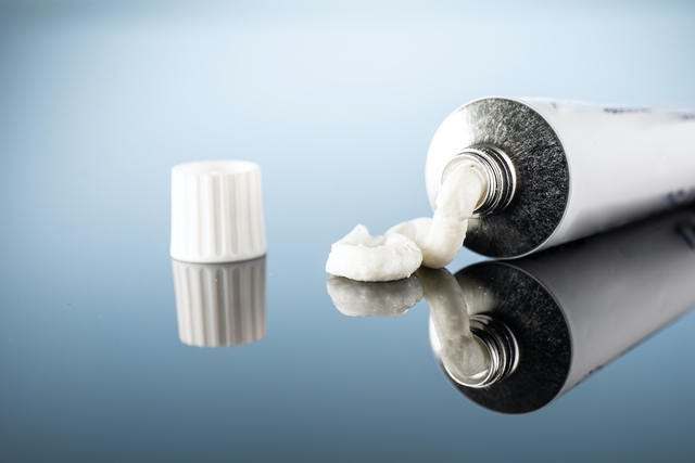 Cetoconazol pomada, shampoo e comprimido (para que serve e como usar ...